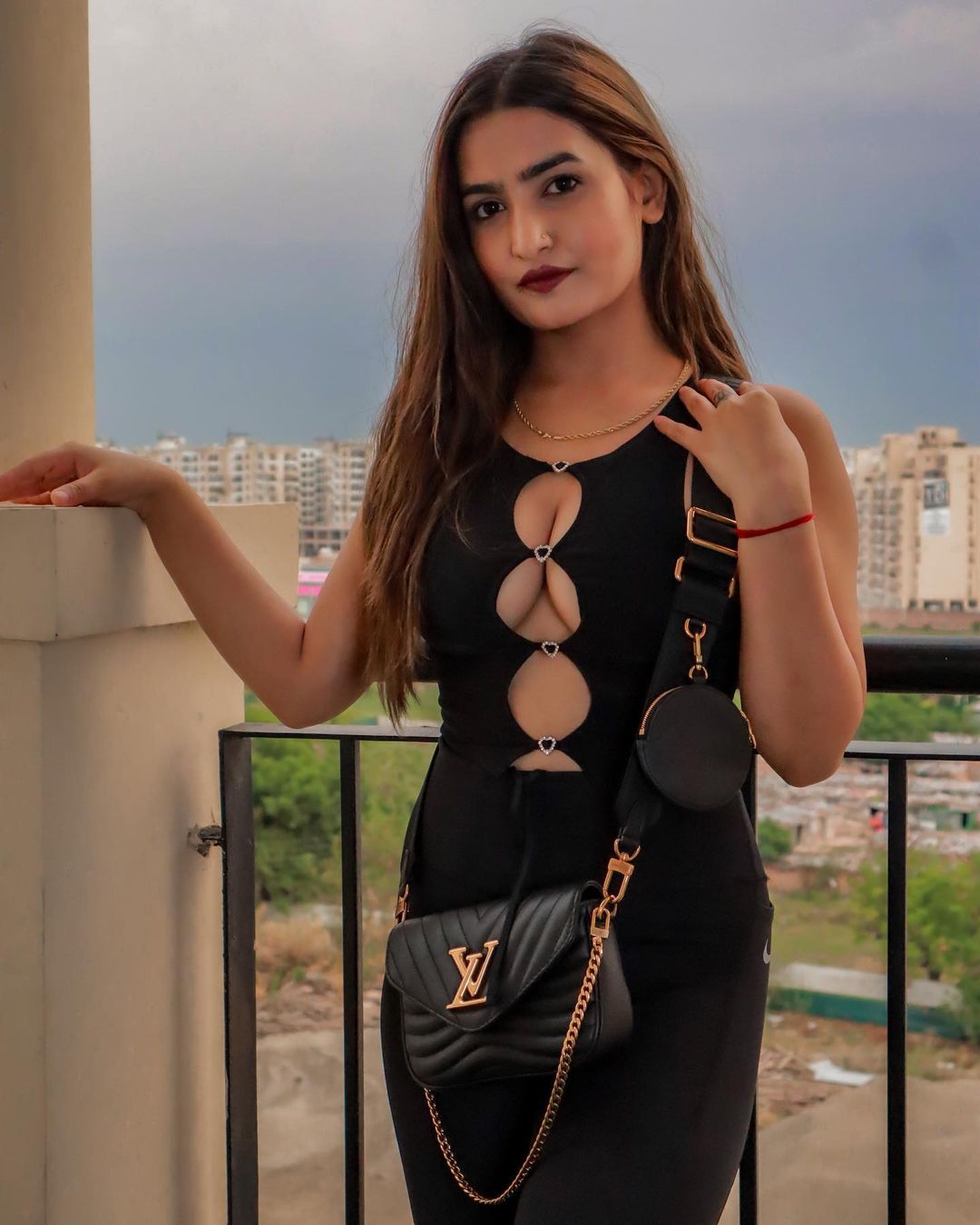 Sassy Poonam hot looks are sure to make you fall crazily in love